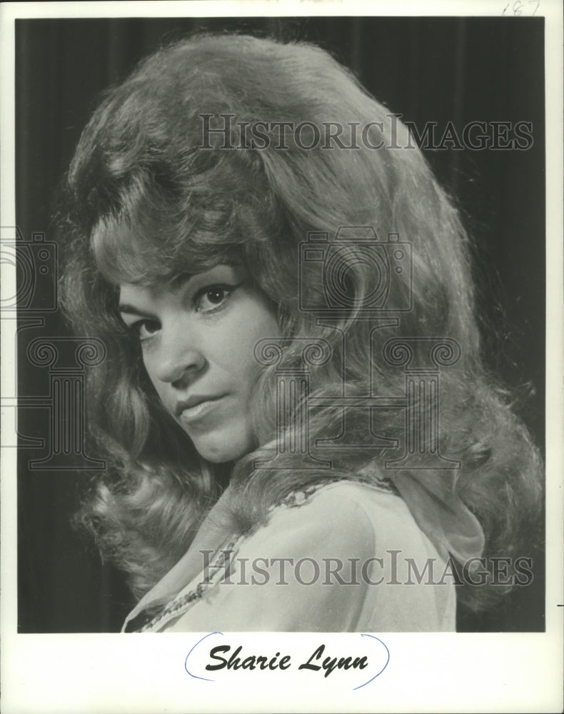1977 Singer Sharie Lynn - Historic Images