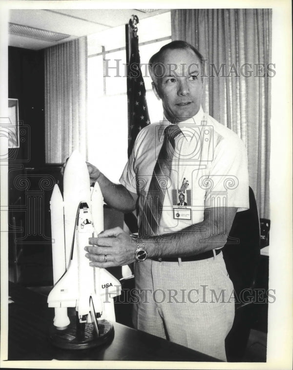 1982 Gerald Griffin, NASA Flight Director, shows NASA space rocket ...