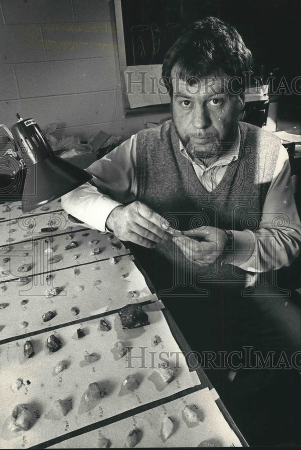 1988 UW Milwaukee Anthropology Professor John Harris - Historic Images