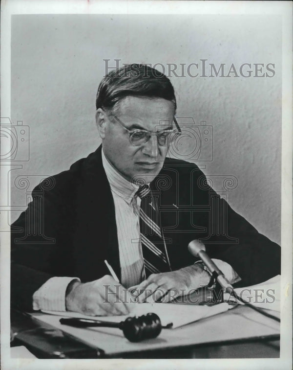 1970 Representative Henry S. Reuss writing at desk. - Historic Images