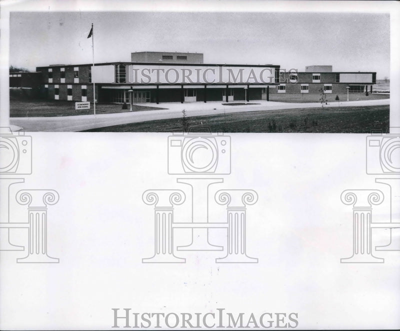 1966 Oconomowoc, Wisconsin School building - Historic Images