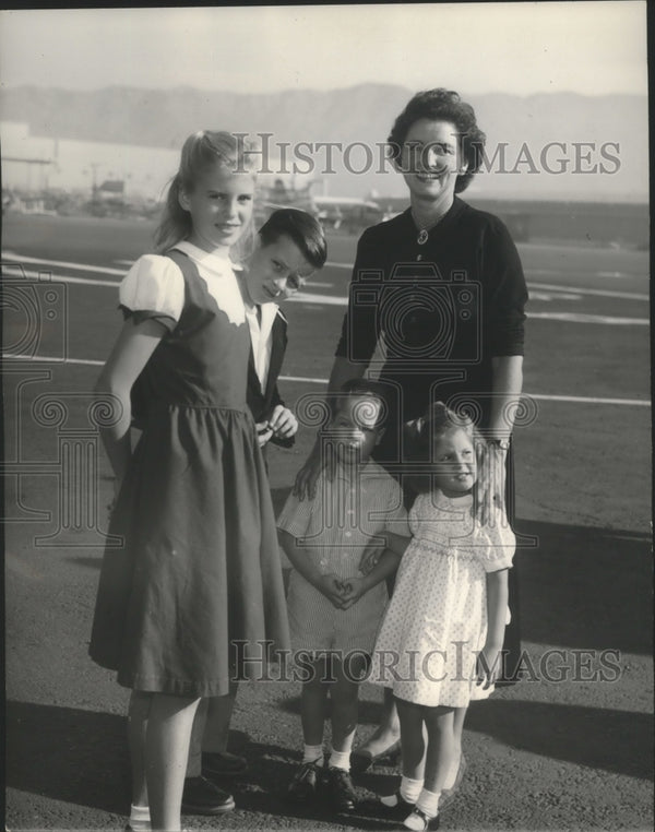 1950 Mrs. Bob Hope and children wait Bob's return, Burbank Airport ...