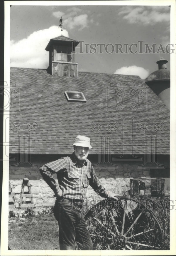 1981 Press Photo Portrait painter James Jay Ingwersen in front of his ...