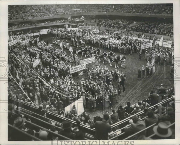 1950 Press Photo Young farmers march in annual 4-H parade at Chicago s ...