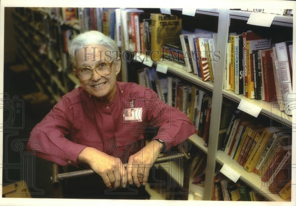 1994 Milwaukee County Jail Librarian Ellen Pellegrin - Historic Images