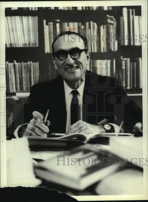 1979 Alfred Kahn economist posing for picture. - Historic Images