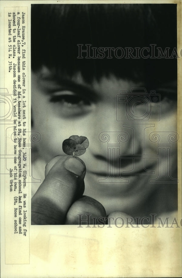 1985 Press Photo Jason Krause finds four-leaf clover in Merrill Park a ...