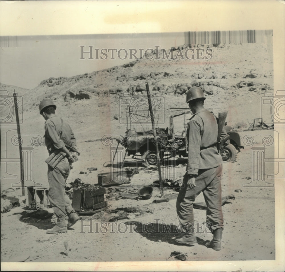 1963 Moroccan soldier on desolate battlefield of Hassi-Beida ...