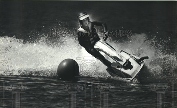1982 Press Photo Ann Johnson At Budweiser Ski Jet Classic Sunday On Si ...
