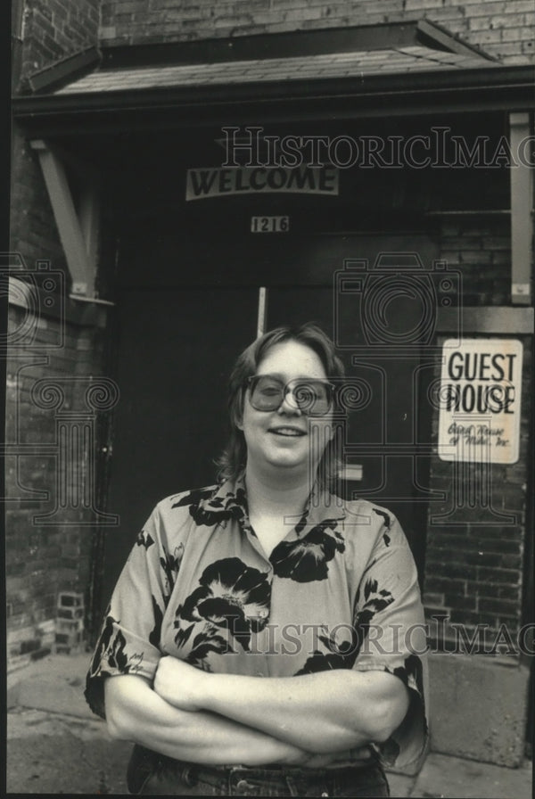 1988 Press Photo Susan Hay Salamone at the Guest House of Milwaukee, M ...