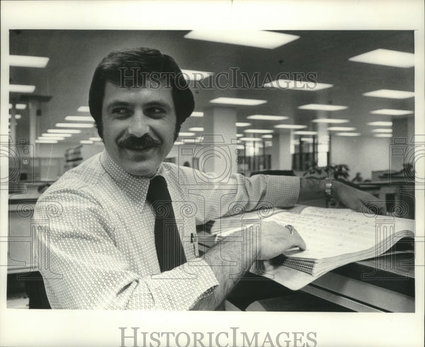 Press Photo Milwaukee Journal Employee Ted Slowinski - mjb97032 ...