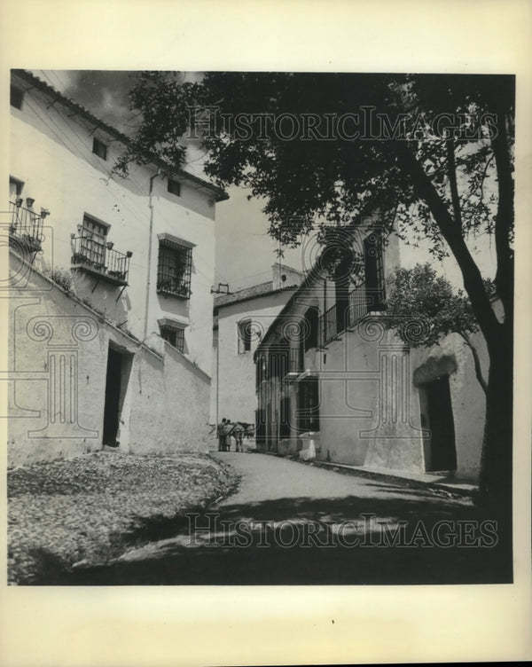 1982 Press Photo White-washed, balconied houses typical of Andalusia i ...