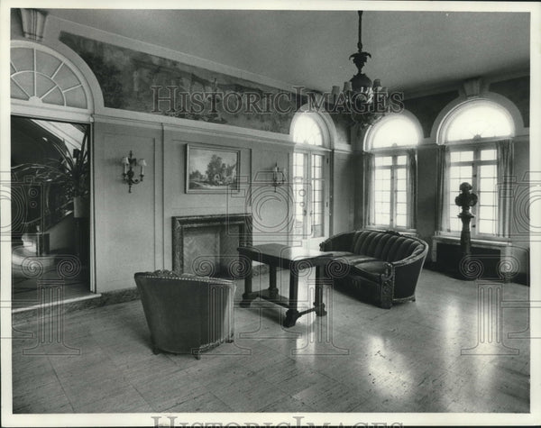 1977, The sitting room at Uihlein Mansion Wisconsin - mjc03284 ...