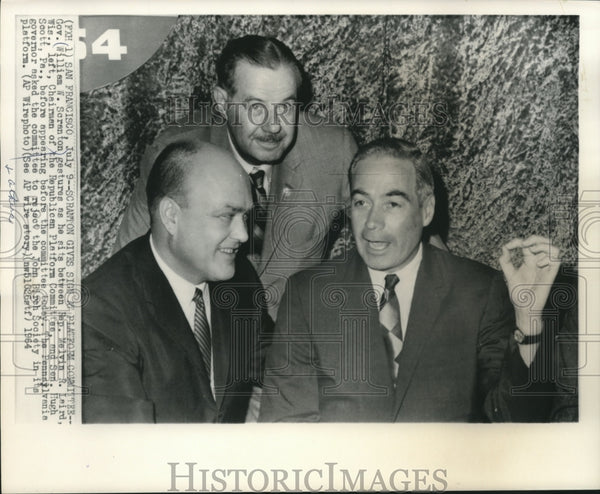 1964 Press Photo Governor Scranton gives sign at Republican Platform C ...