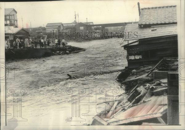 1958 Press Photo Flooding caused by Typhoon Ida Meguro River, Tokyo Ja ...