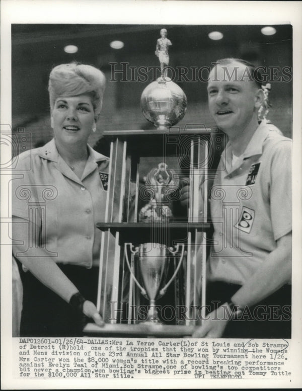 1964 Press Photo La Verne Carter and Bob Strampe hold trophy won in Da ...