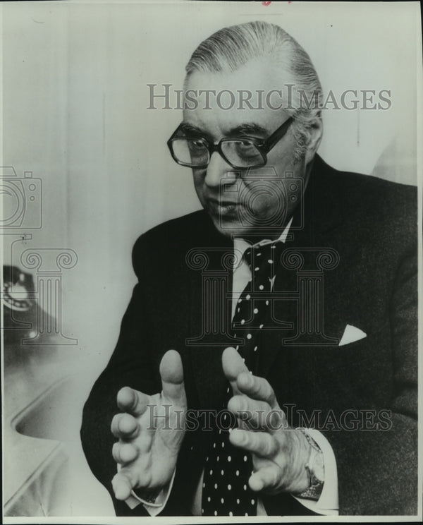 1978 Press Photo Dr. Patrick Steptoe discusses his test tube technique ...