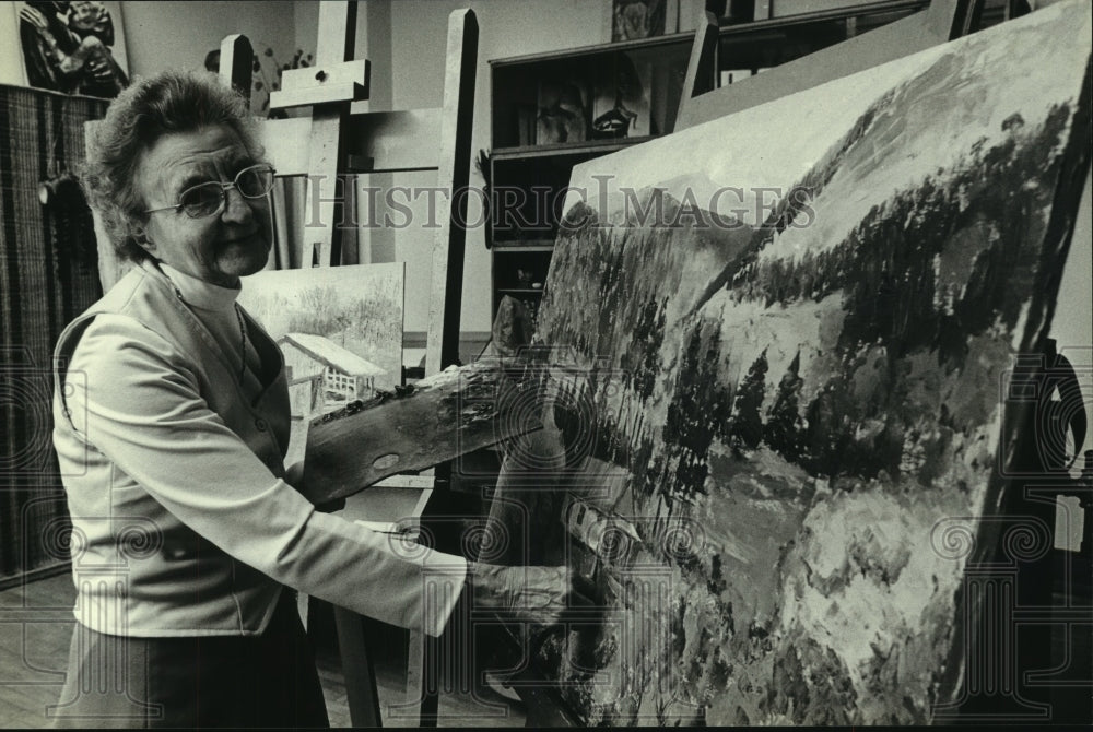 1980 Press Photo Artist Sister Helena Steffens-maier painting, Milwauk ...