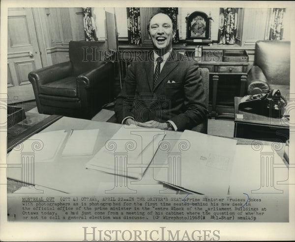 1968 Press Photo Prime Minister Trudeau in his office Ottawa, Canada ...
