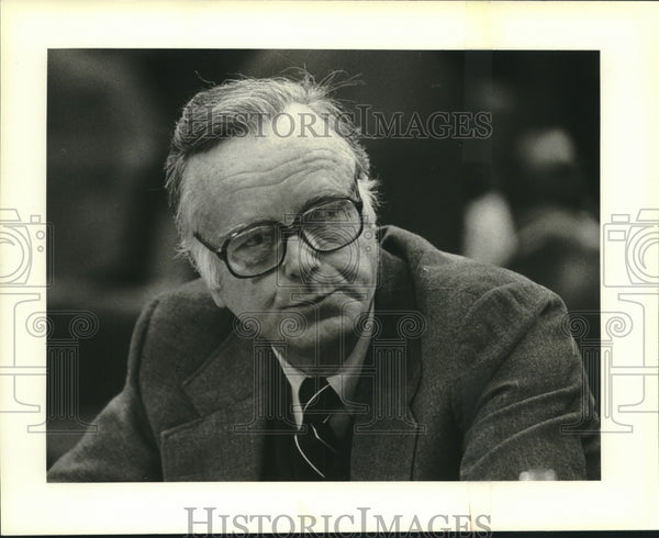 1981 Press Photo Edward Van Housen of M & L Marshall & Ilsley Bank - m ...