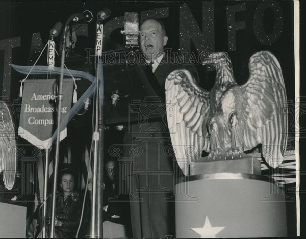 1947, Harold Stassen of Minnesota seeks nomination in Milwaukee ...