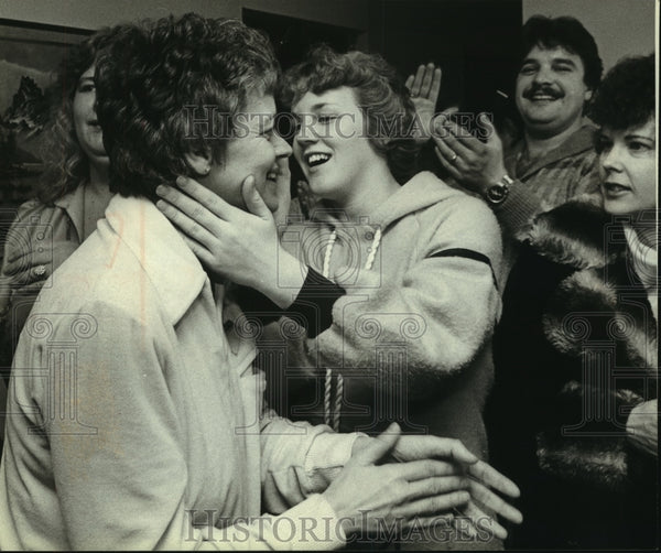 1981 Laure Timm, others, with mom Barbara Timm - Historic Images