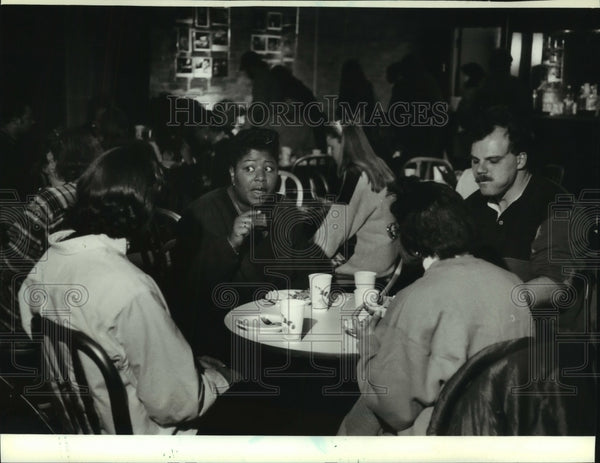 1994 Press Photo Cast, crew, and staff of Skylight Opera Theatre have ...