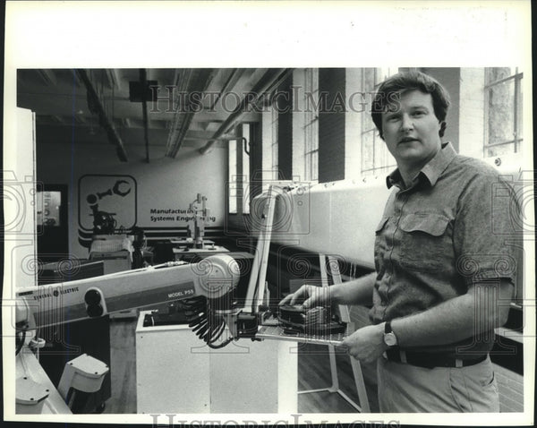 1988 Bruce Case works on G.E robots at the University of Wisconsin ...