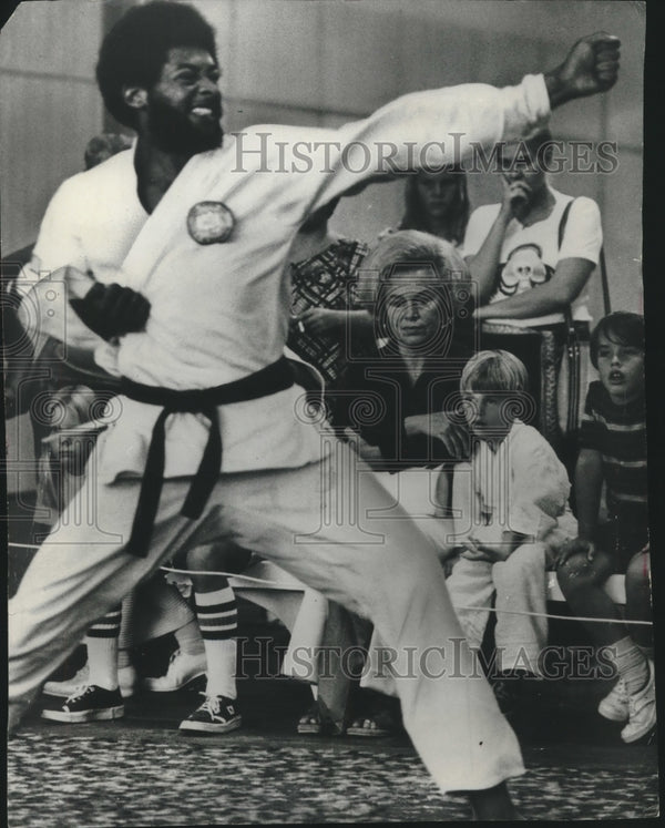 1976 Carl Cross demonstrating karate - Historic Images