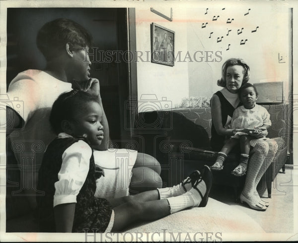 1967 Press Photo Governor Warren Knowles' wife and others at Child Car ...