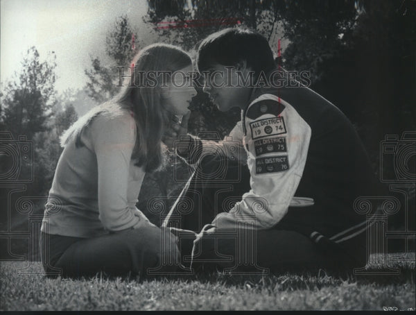 1977 Annette O'Toole & Robby Benson in "One on One." - Historic Images