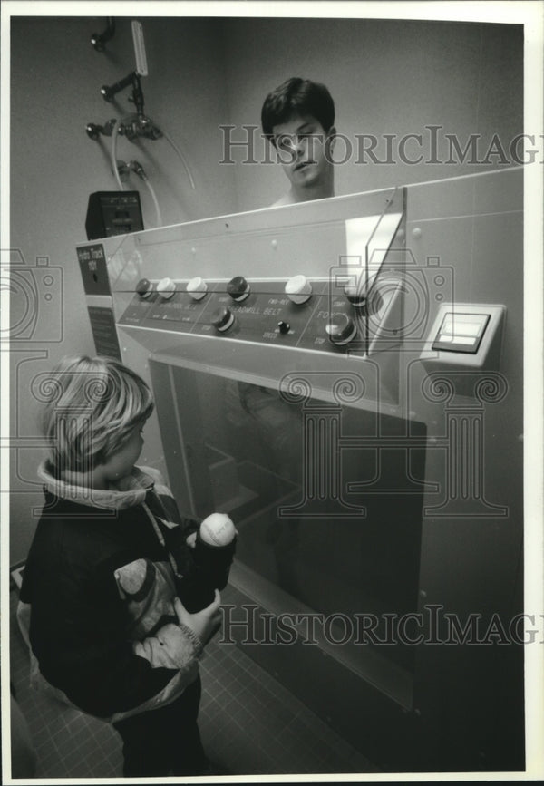 1993 Press Photo Hydro Track demonstration at Sports Medicine Institut ...
