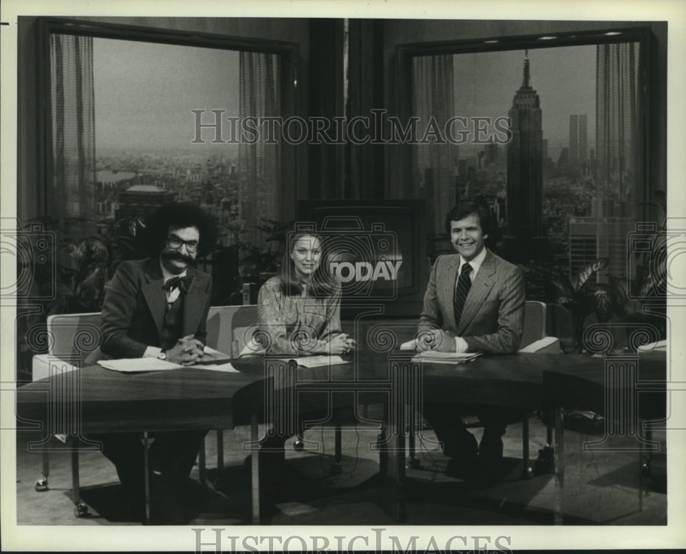 1979 Gene Shalit, Jane Pauley & Tom Brokaw on "Today" set, New York ...