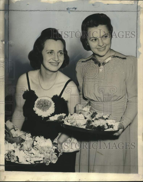 1941, Mrs. Ray Smith Jr. & Mrs. William Beck at Wisconsin Club event ...