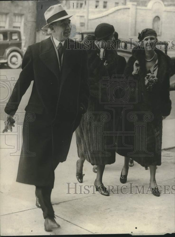 1933, Harry Swigart, Mrs. Harry Swigart, and Mrs. Thomas H. Spence ...
