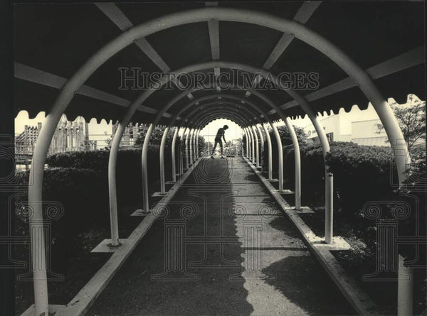 1985 Mike Hawley swept ramp at Summerfest in preparation for opening ...