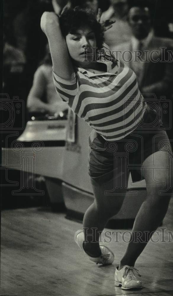 1981 Bowler Cindy Coburn wins Pabst bowing tournament, Wisconsin ...