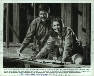 1990 "Hometime" hosts Dean Johnson and Joanne Liebeler - Historic Images