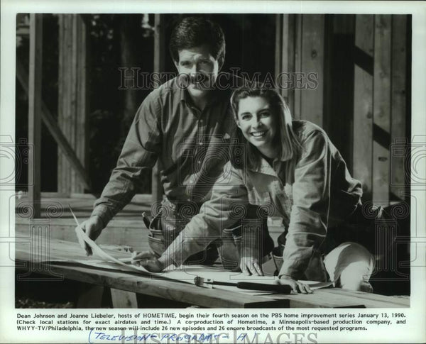 1990 "Hometime" hosts Dean Johnson and Joanne Liebeler - Historic Images