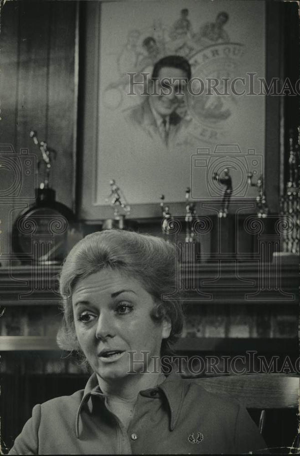 1971, Mrs. Al McGuire, wife of Marquette's basketball coach at home ...