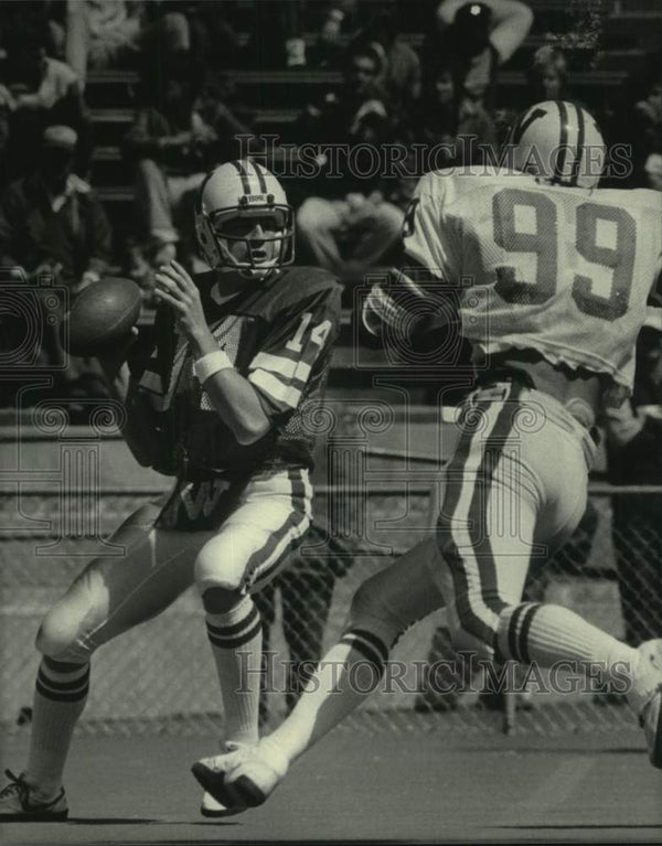1984 Wisconsin Quarterback Brant Kennedy Pressured by Rick Graf ...