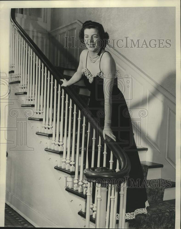 1938, Socialite Ann McIntosh posing on stairway - mjc38946 - Historic ...