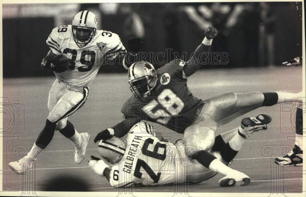 1994 Green Bay Packer Harry Galbreath blocks Detroit Lions from ball ...