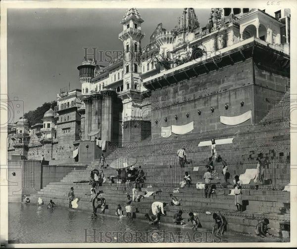 1952, Benares, Hindu Holy City on the Ganges River Where People Bathe ...