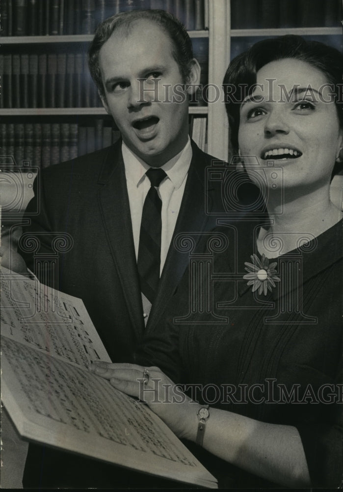 1968 Press Photo Patricia Craig and Bruce Luedtke, Winners Opera Audit ...