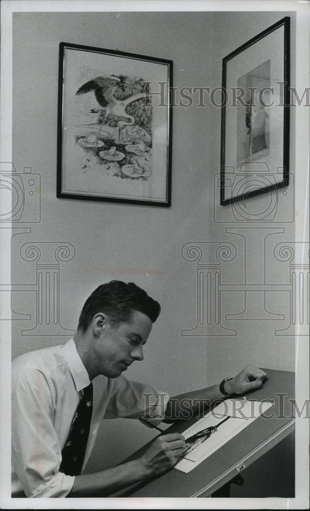1969 Press Photo Tom Curtis,Milwaukee Journal Sentinel Cartoonist. - m ...