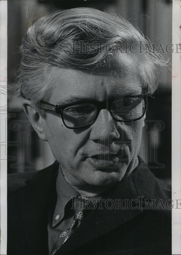 1967 Press Photo Sculptor Richard Lippold visits friends in Mequon, Wi ...