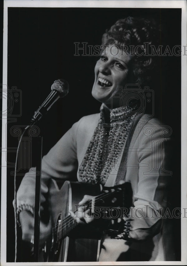 Press Photo Singer Bobbi Martin - Historic Images