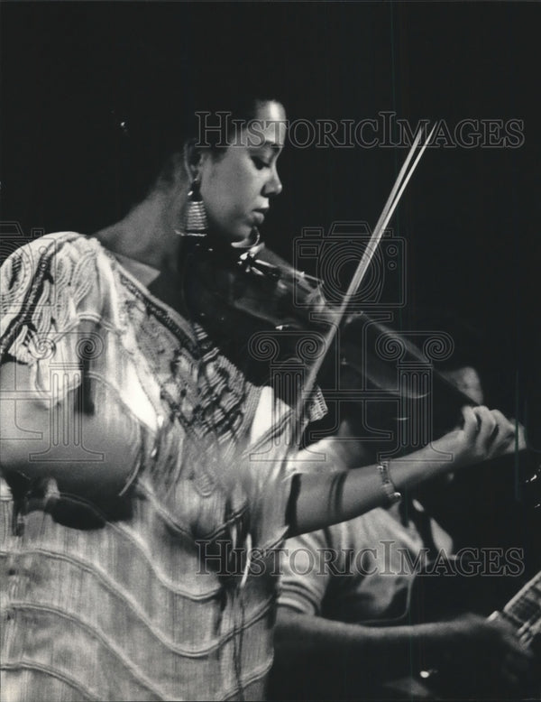 1987 Sonya Robinson performs for students at Milwaukee High School ...