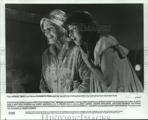 1987, Jessica Tandy & Elizabeth Pena in "*batteries not included ...